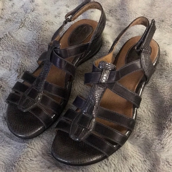 Clarks | Shoes | Clarks Metallic Grey Brown Gladiator Sandals 65 ...